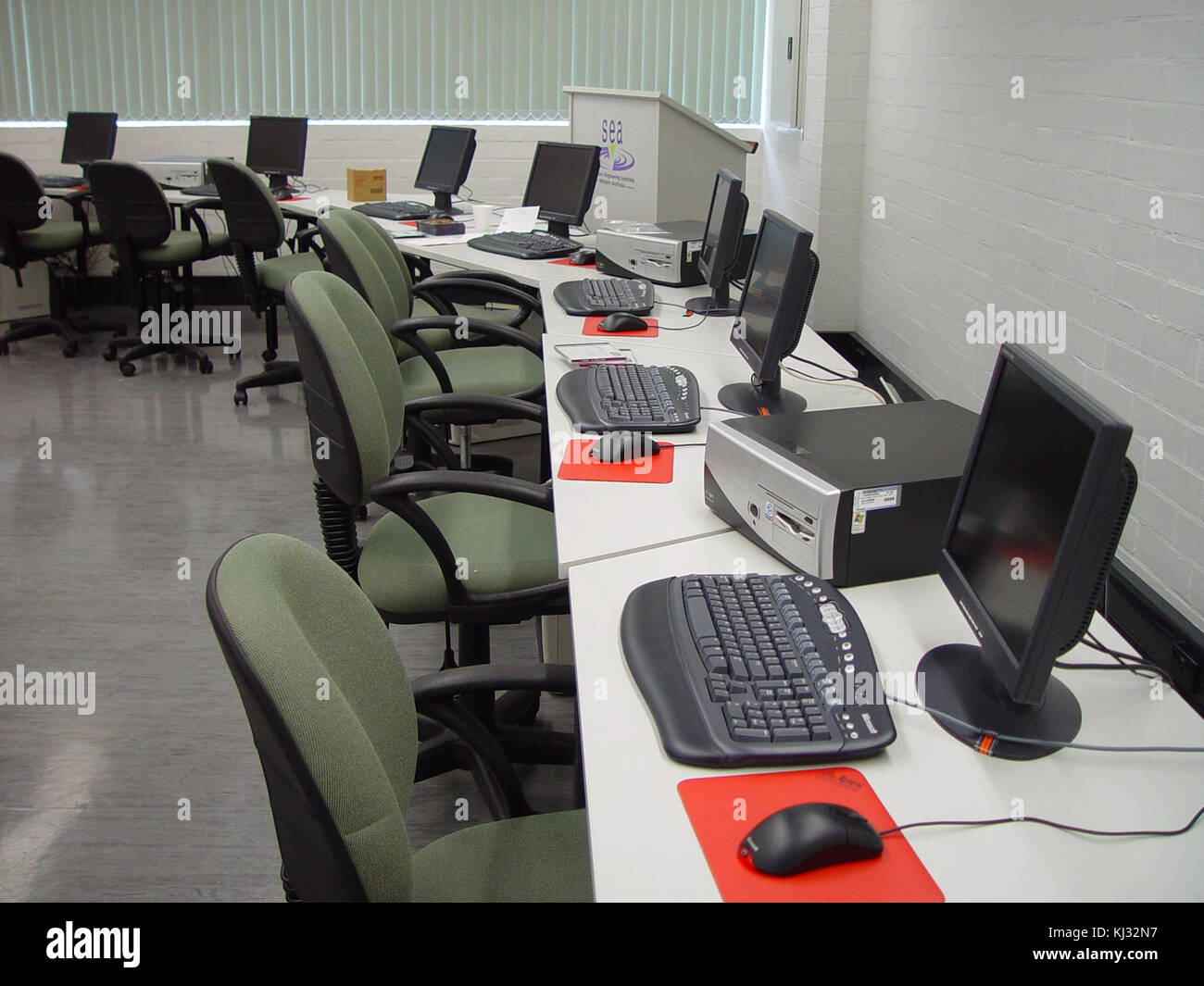 Row of pcs with flat screens Stock Photo - Alamy