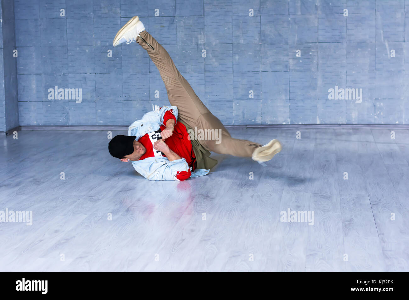 Dynamic pose hi-res stock photography and images - Alamy