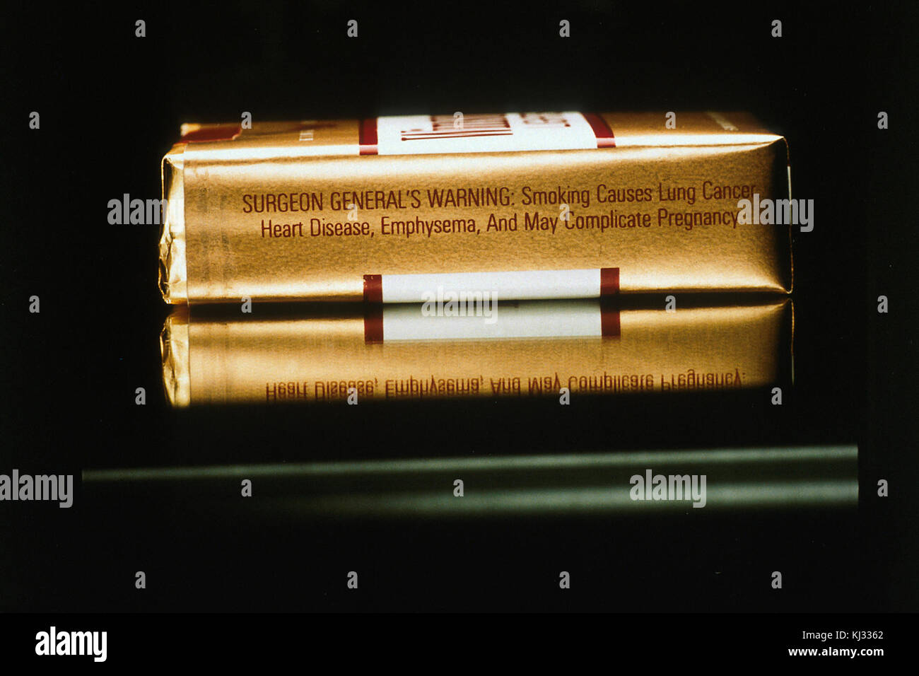 Side view of a cigarette pack Stock Photo - Alamy