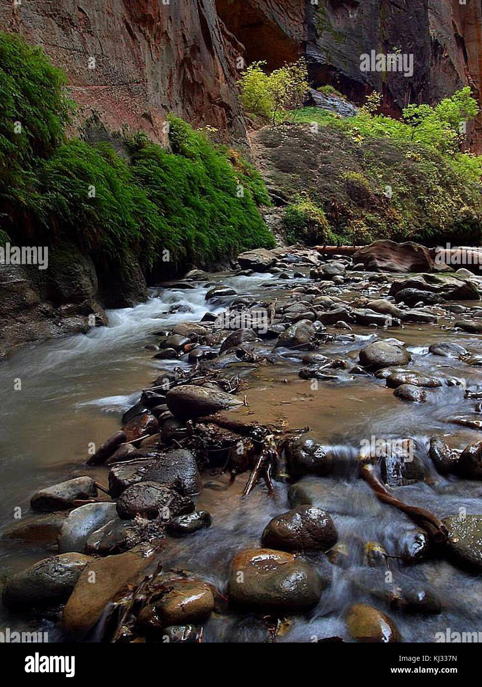 Running water features hi-res stock photography and images - Alamy