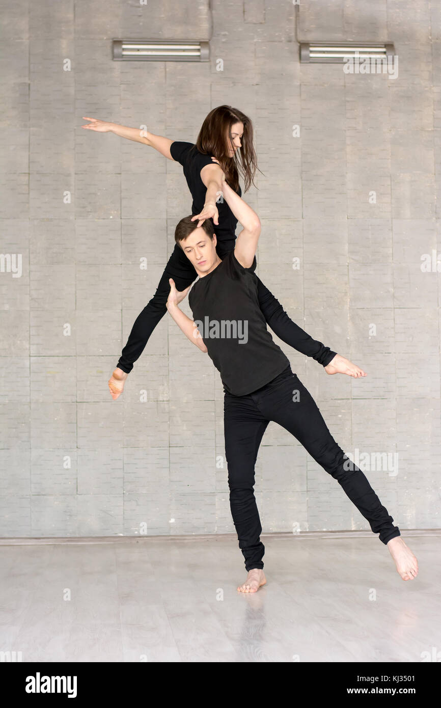 Young couple practices acrobatic balance Stock Photo - Alamy