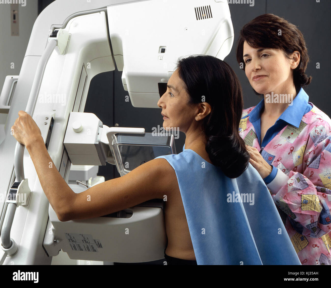 Woman receives mammogram (1 Stock Photo - Alamy