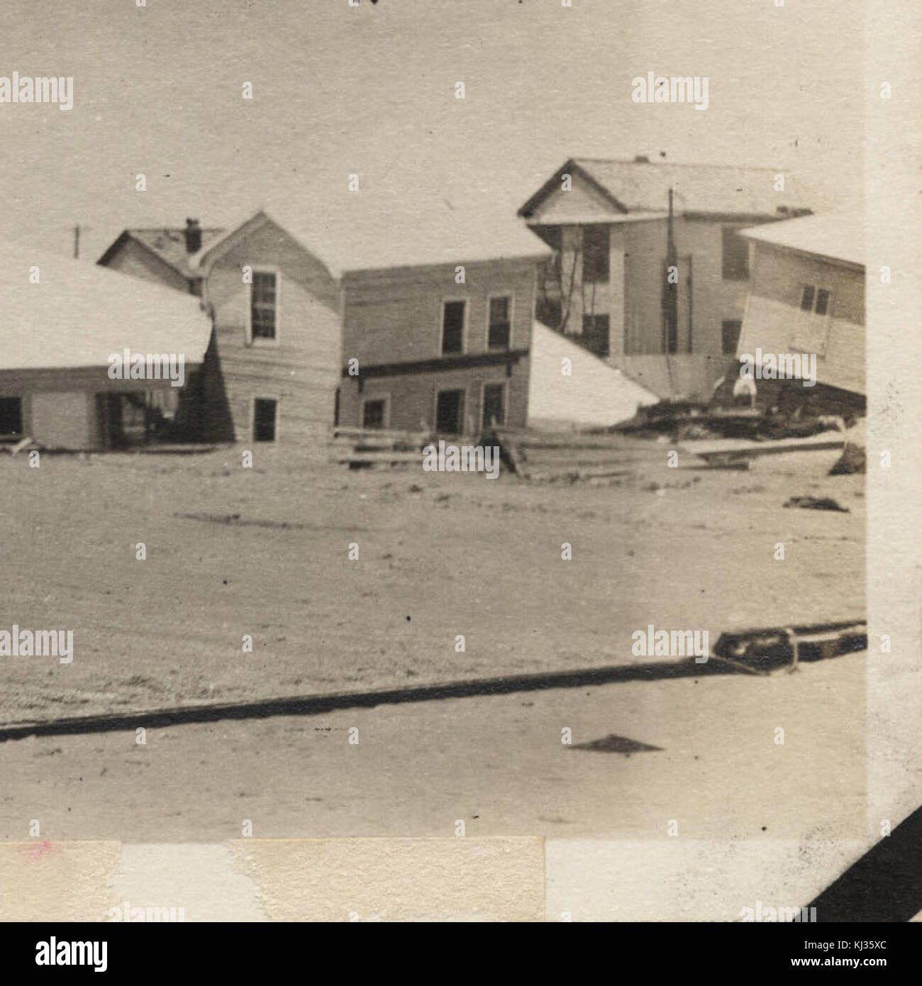 Cluster of houses submerged in sand Stock Photo - Alamy Cluster of houses submerged in sand Stock Photo - Alamy