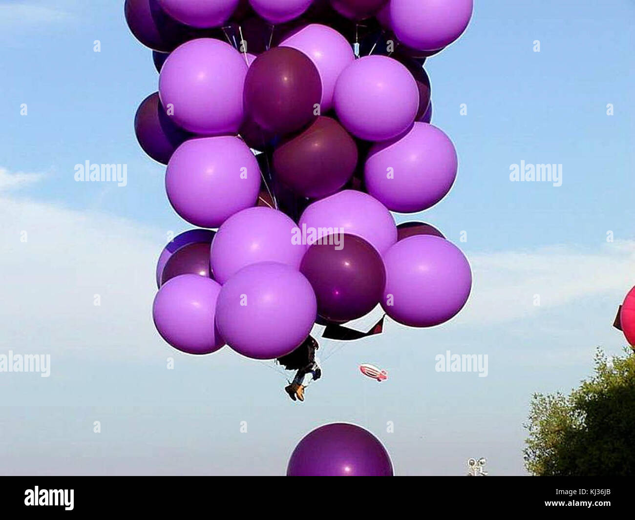 Cluster of hot air balloons hi-res stock photography and images - Alamy