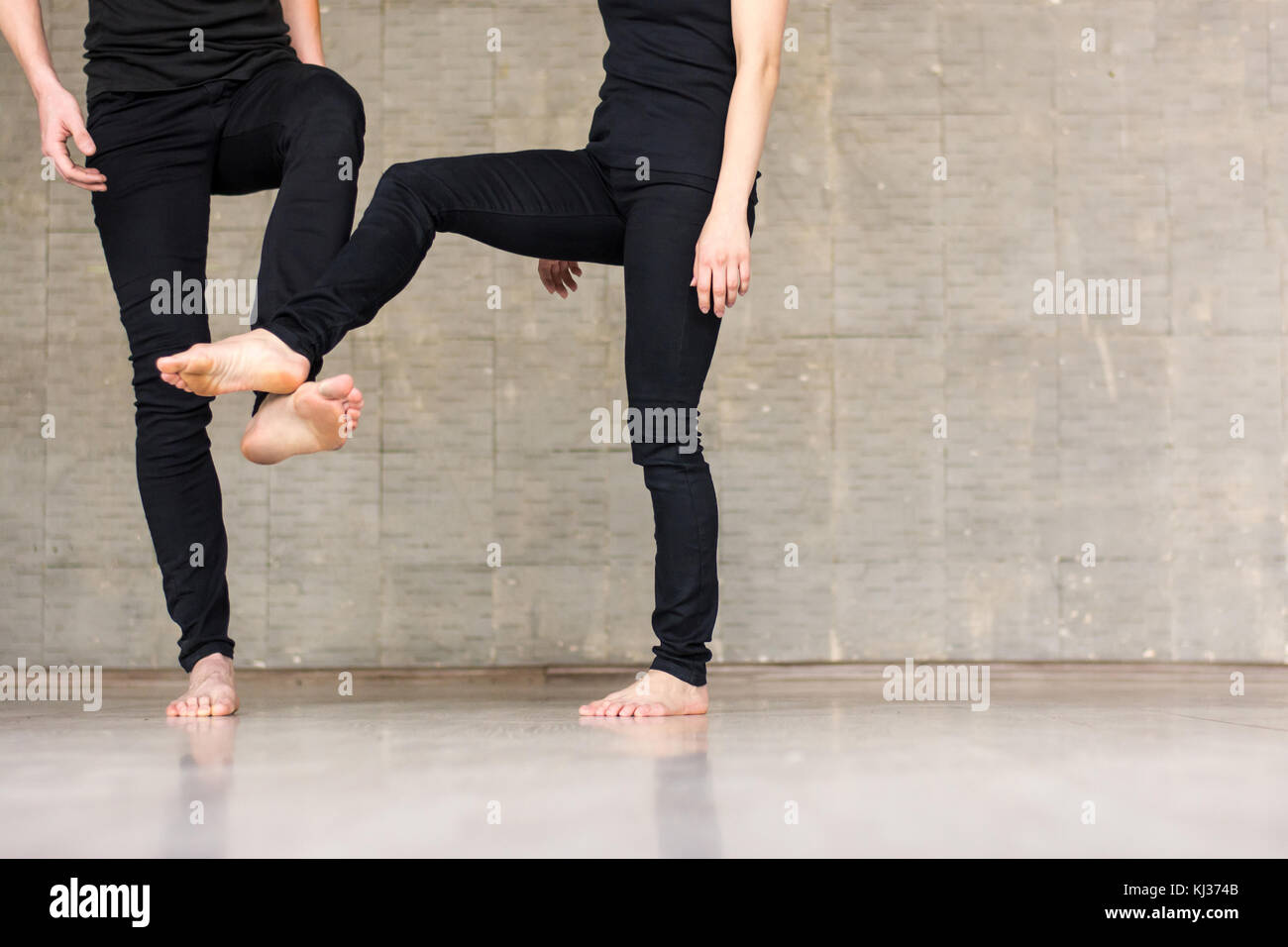Two modern female dancers hi-res stock photography and images - Alamy