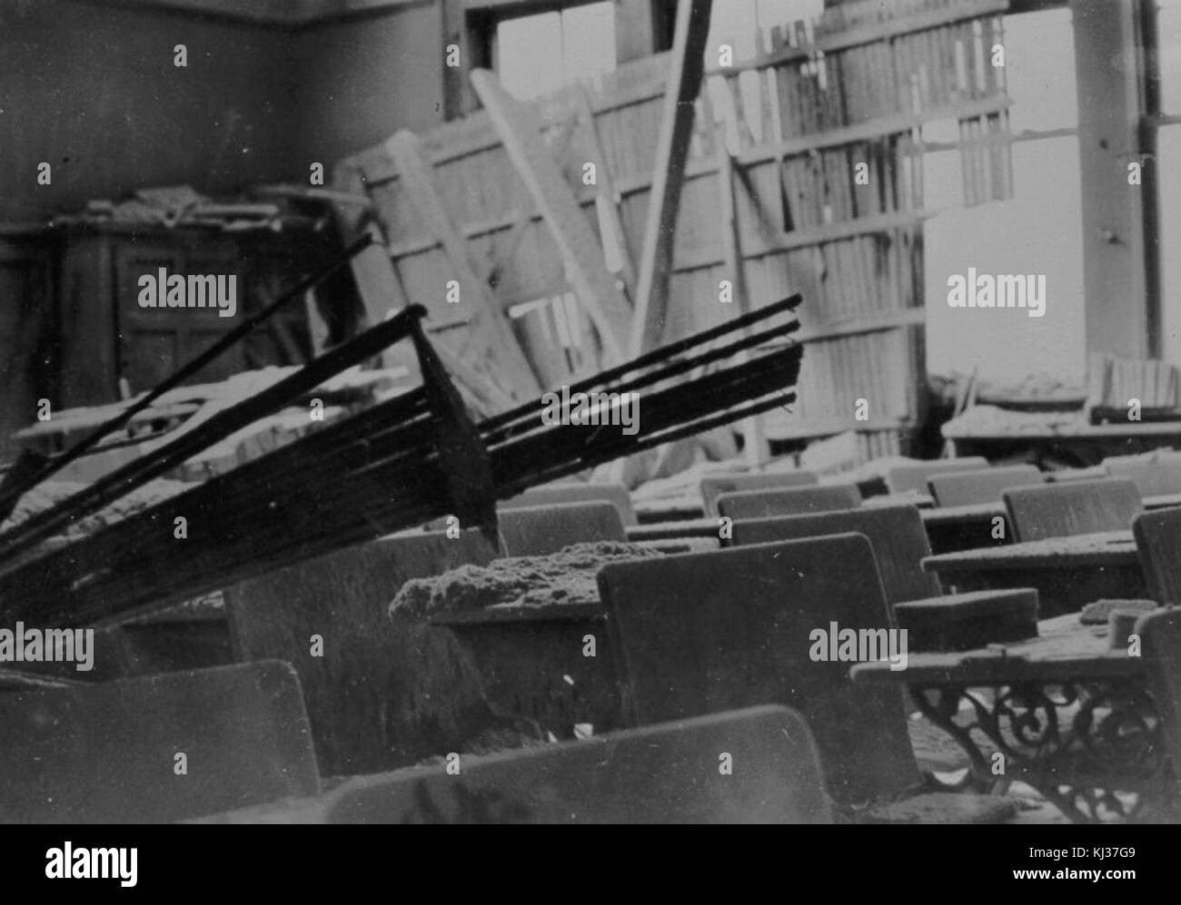 1946 Courtenay Elementary School damage Stock Photo - Alamy