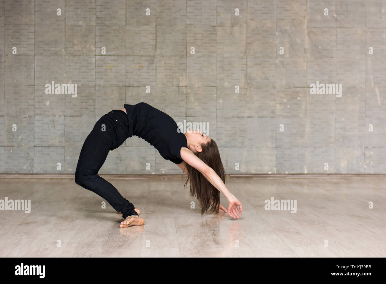 Female dancer practicing gymnastic element Stock Photo - Alamy