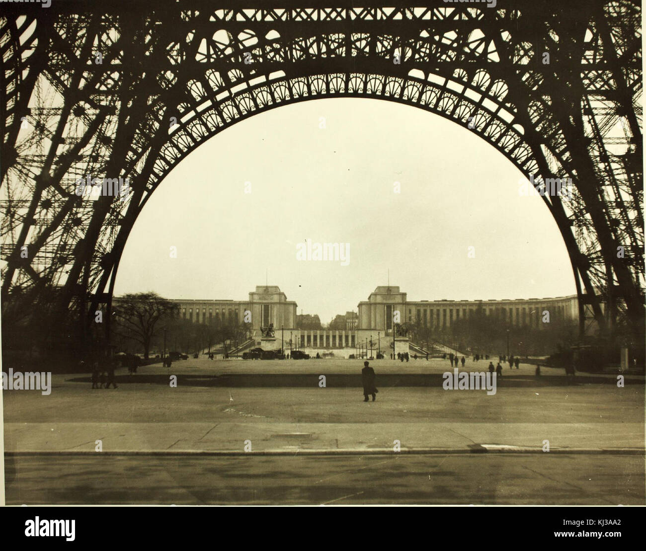 Eiffel Tower arch, 1941-1945 Stock Photo - Alamy