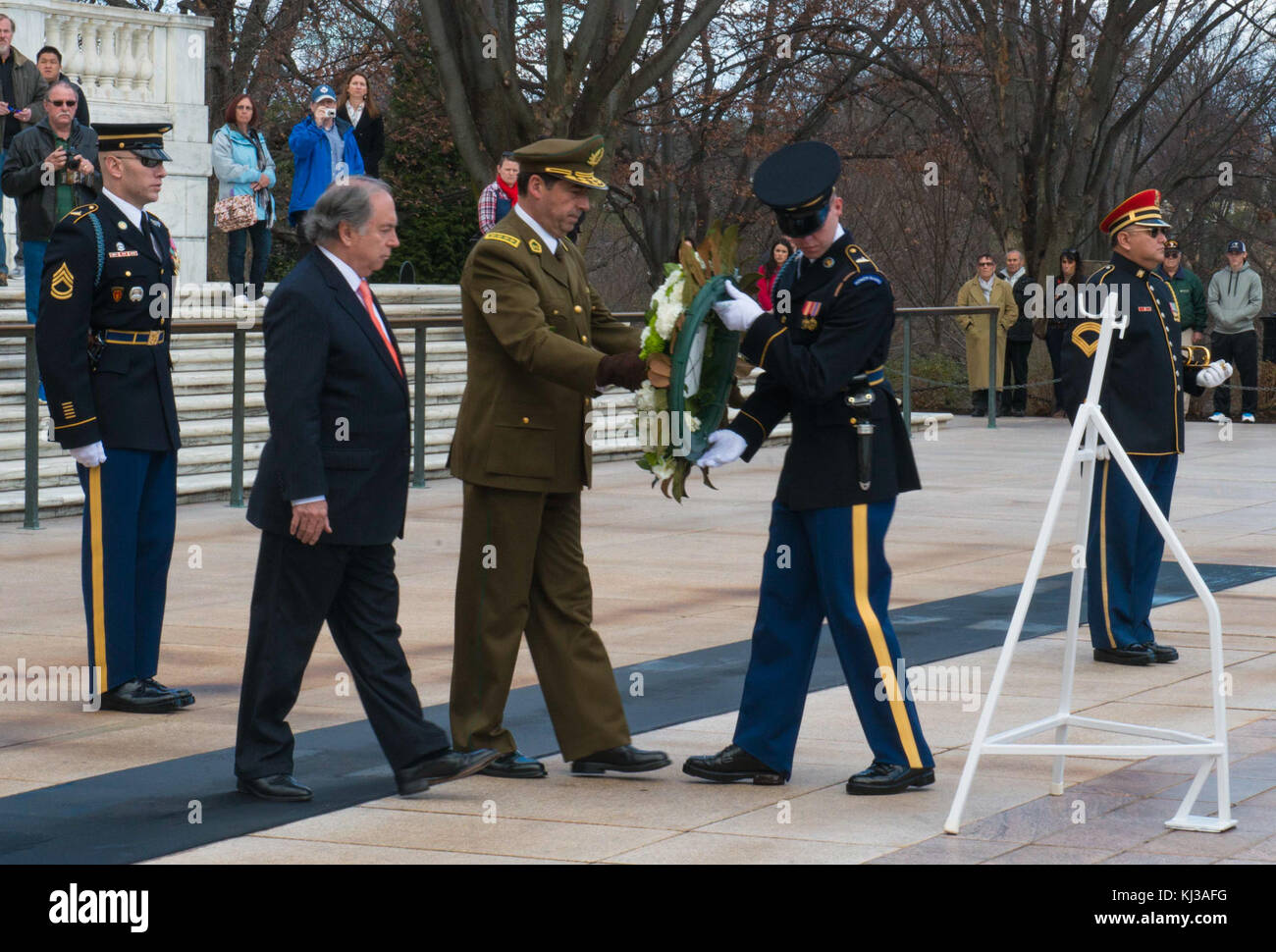 Wreath laying tradition hi-res stock photography and images - Alamy