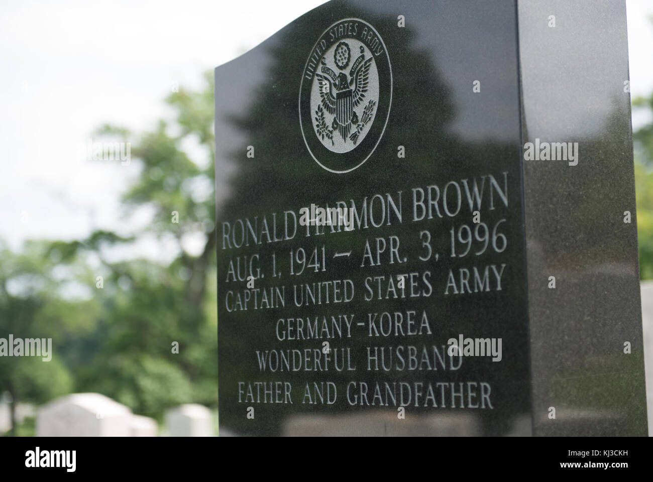 Graves cemetery hi-res stock photography and images - Alamy