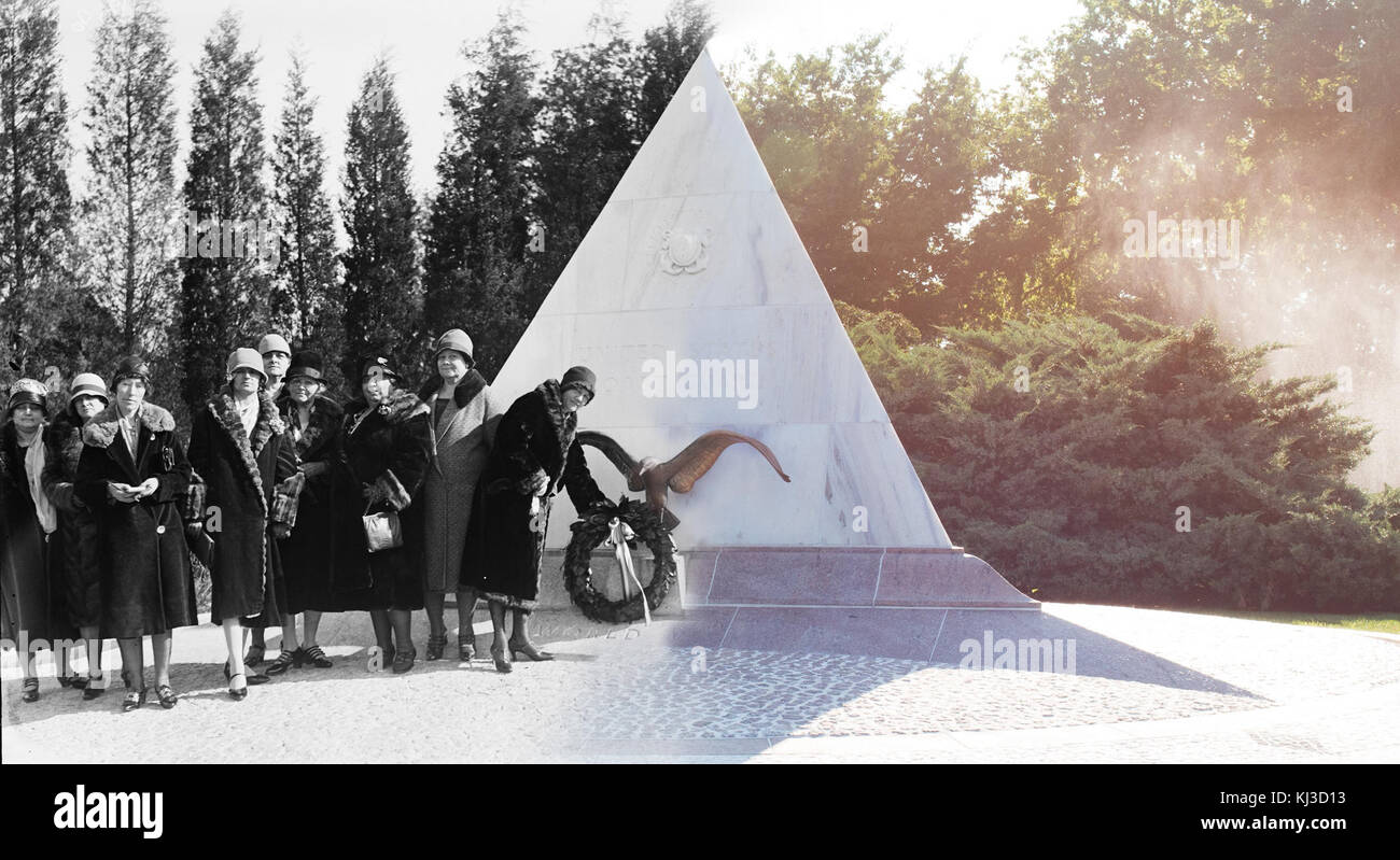 Coast Guard Memorial in Arlington National Cemetery (20354491611 Stock ...