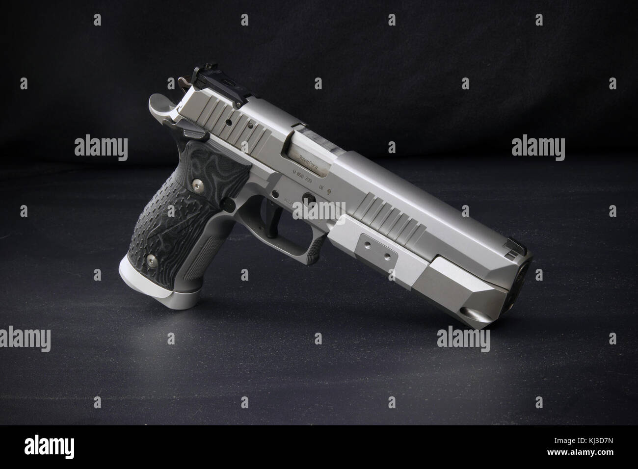 Sig X6 Supermatch with X-mount weight (20769973698 Stock Photo - Alamy