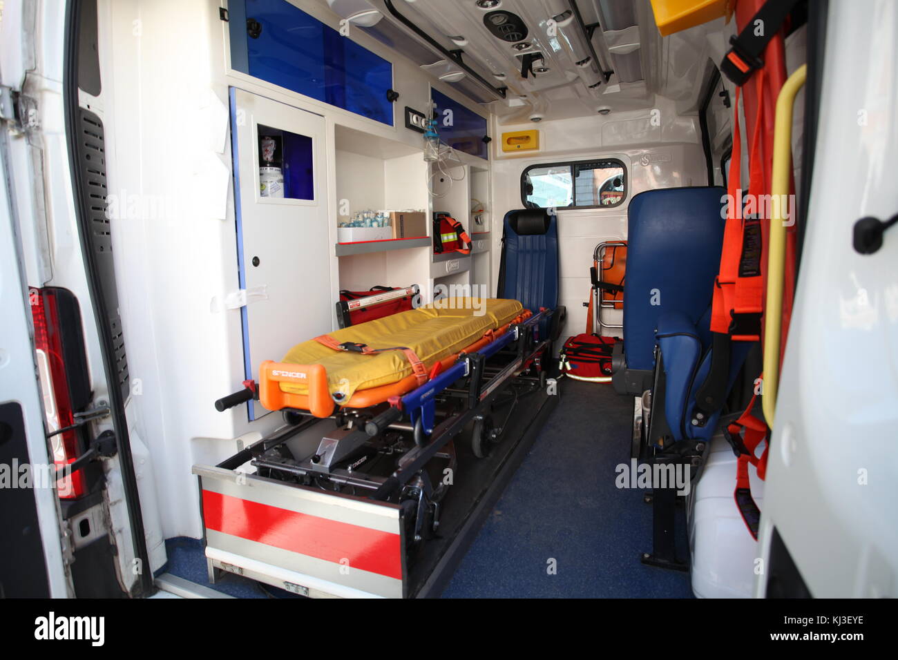 Coronary care unit hi-res stock photography and images - Alamy