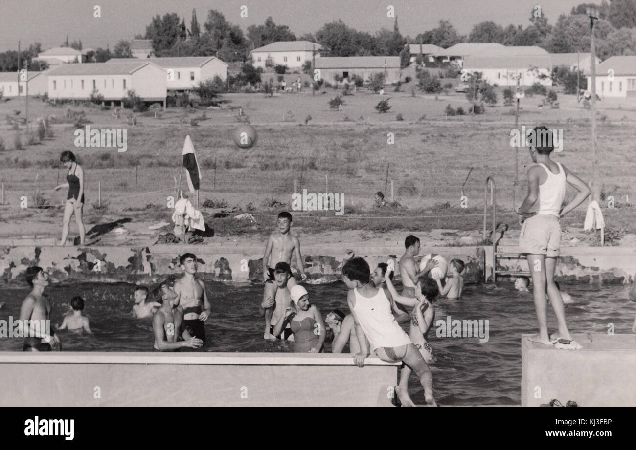 Israel 47095 swimming pool Stock Photo - Alamy