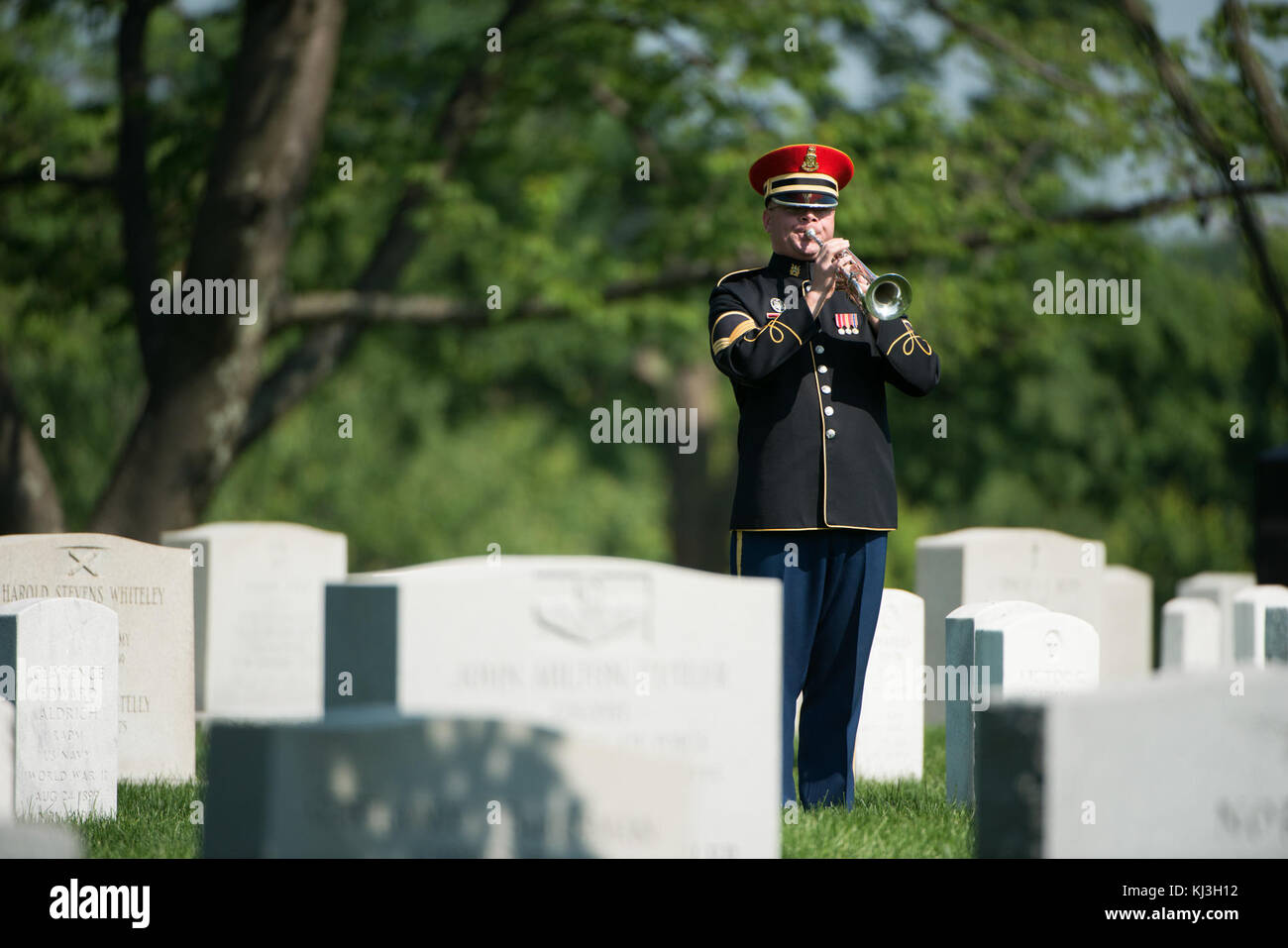 The graveside service for U.S. Army Capt. Stephanie Rader in Arlington ...