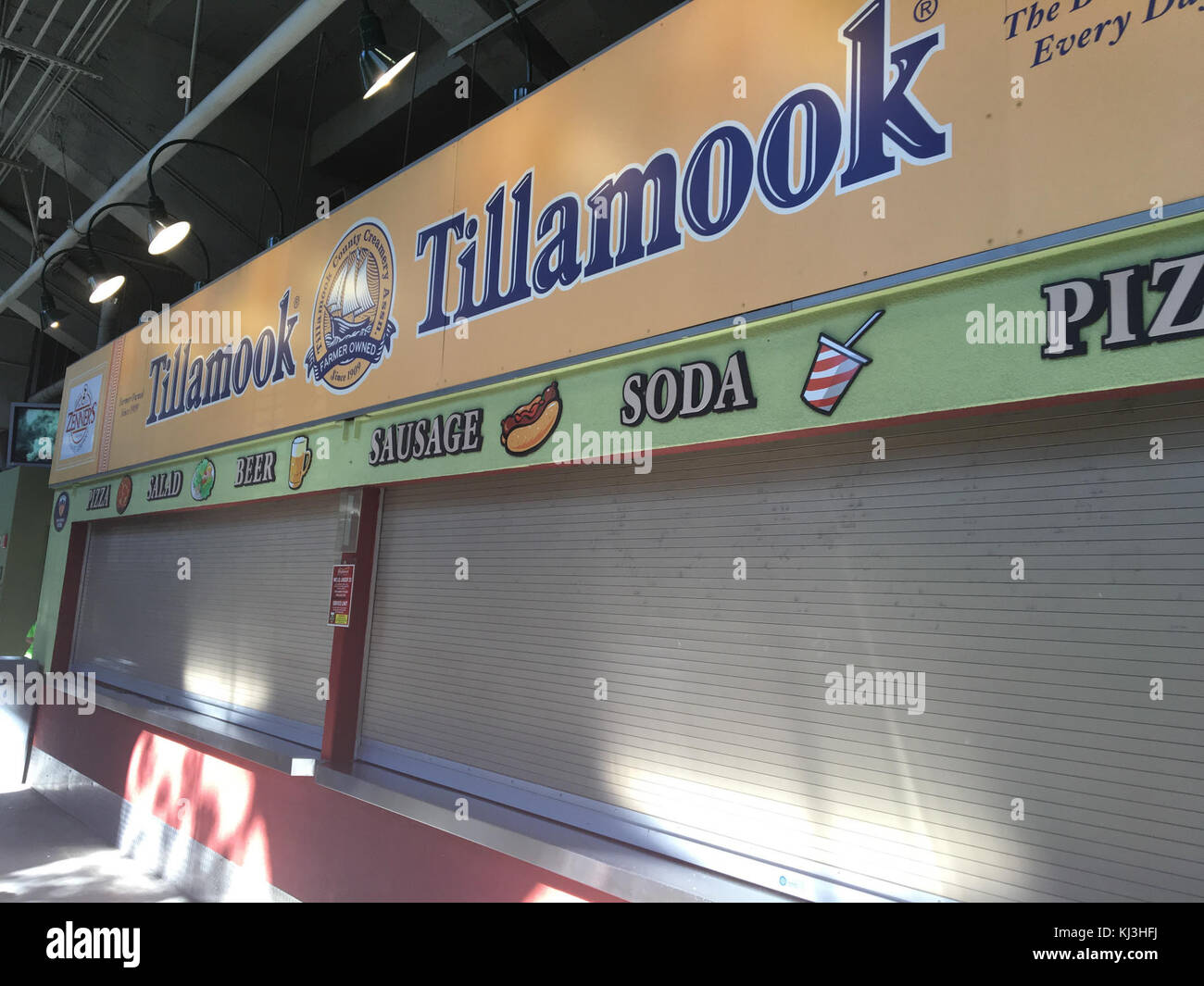 Concession food stadium hi-res stock photography and images - Alamy