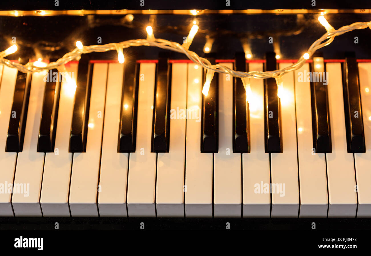 Piano above view hi-res stock photography and images - Alamy