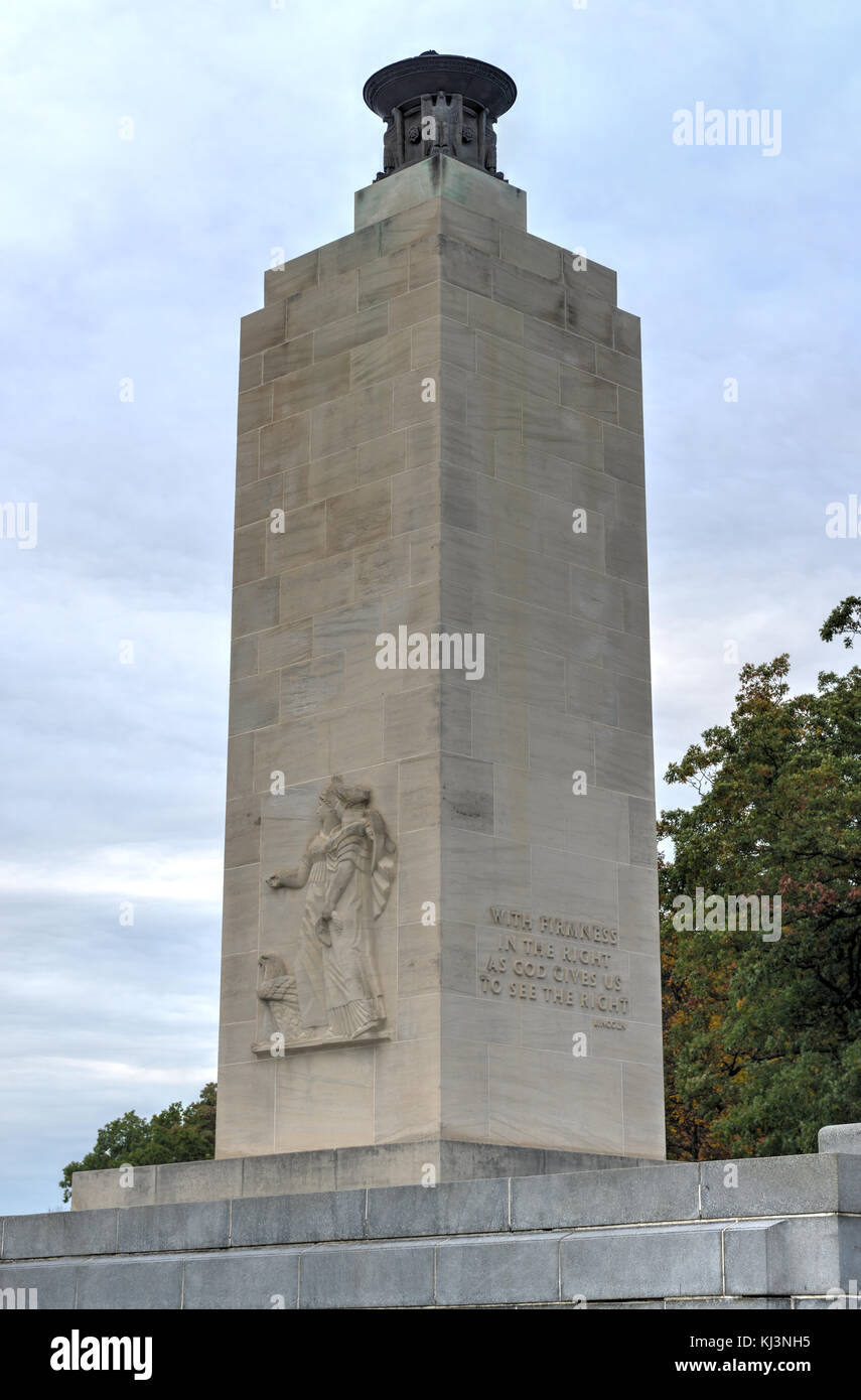 Memorial monument at the Gettysburg National Military Park ...