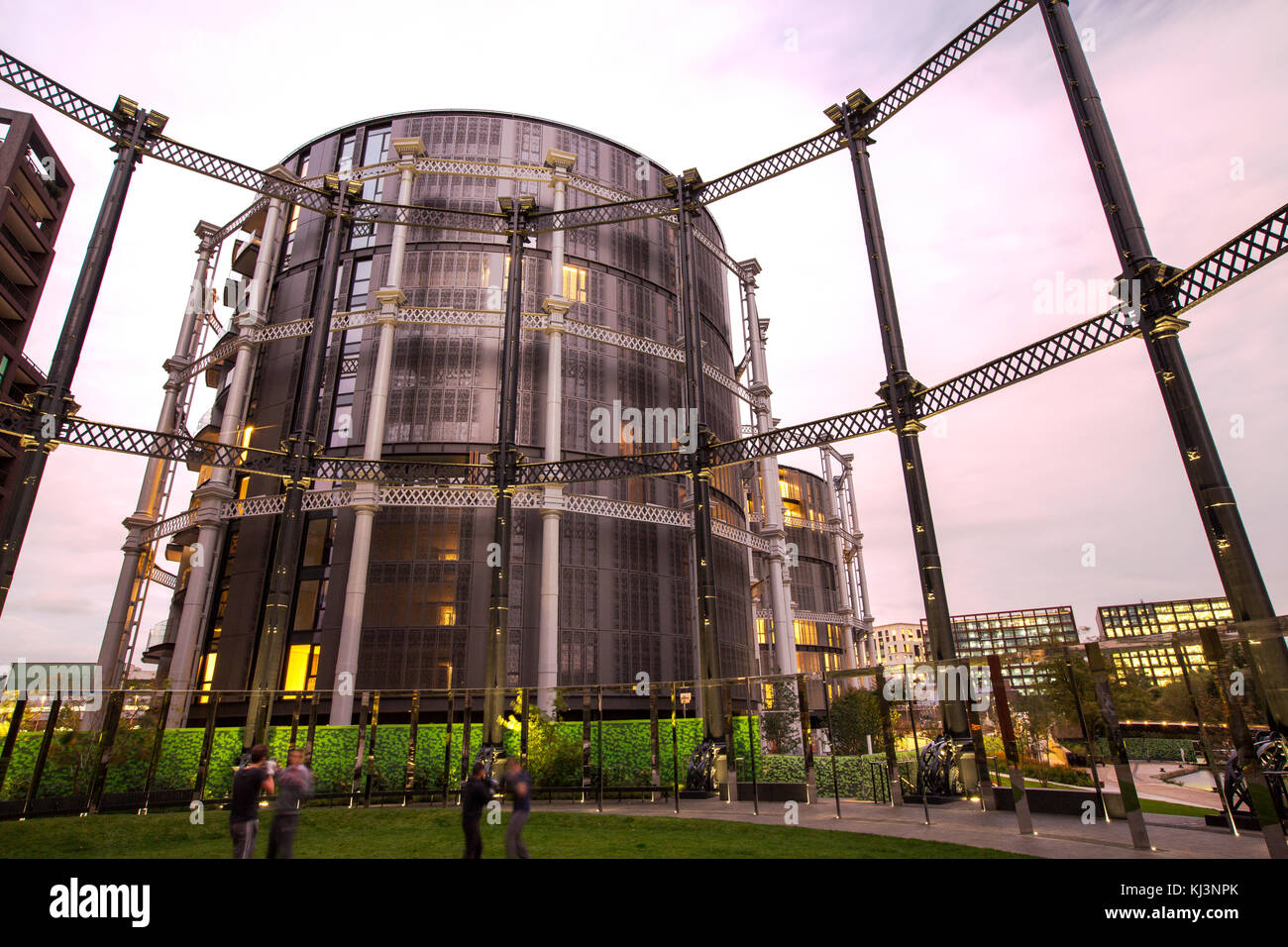Gasometers kings cross hi-res stock photography and images - Alamy