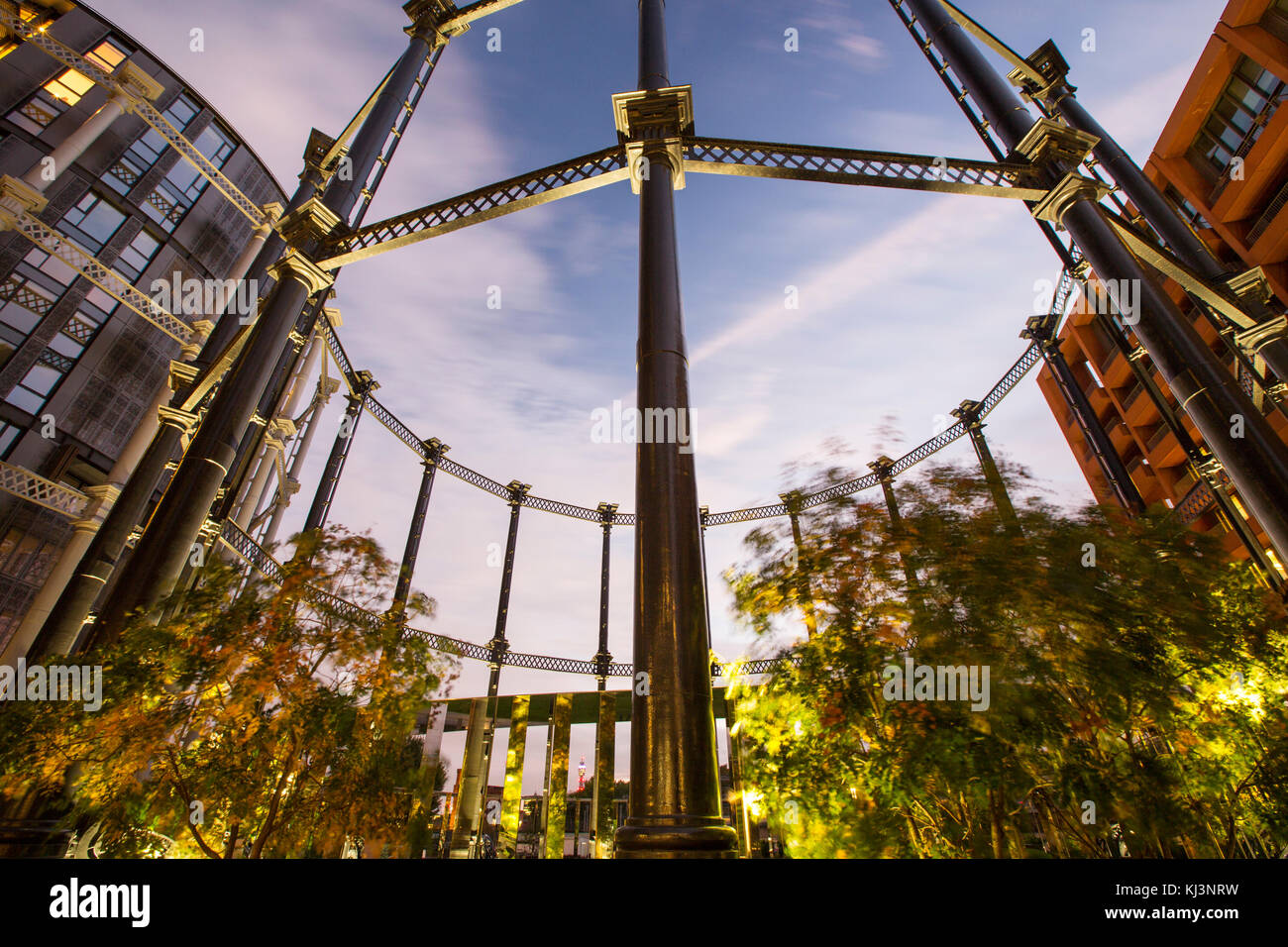 Gasometers kings cross london hi-res stock photography and images - Alamy