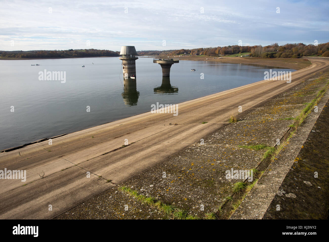 Bewl Water reservoir low capacity level Stock Photo - Alamy