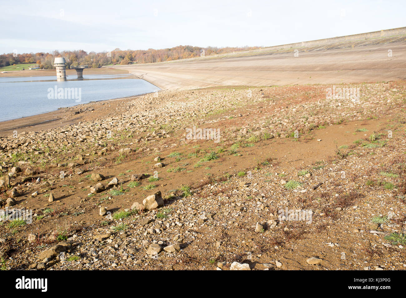 Bewl Water reservoir low capacity level Stock Photo - Alamy