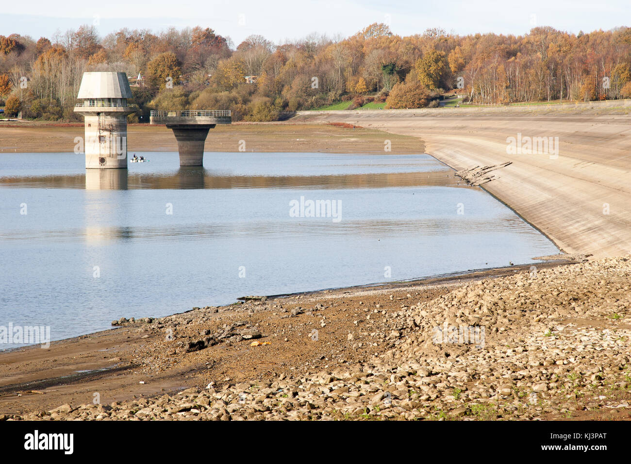Bewl Water reservoir low capacity level Stock Photo - Alamy