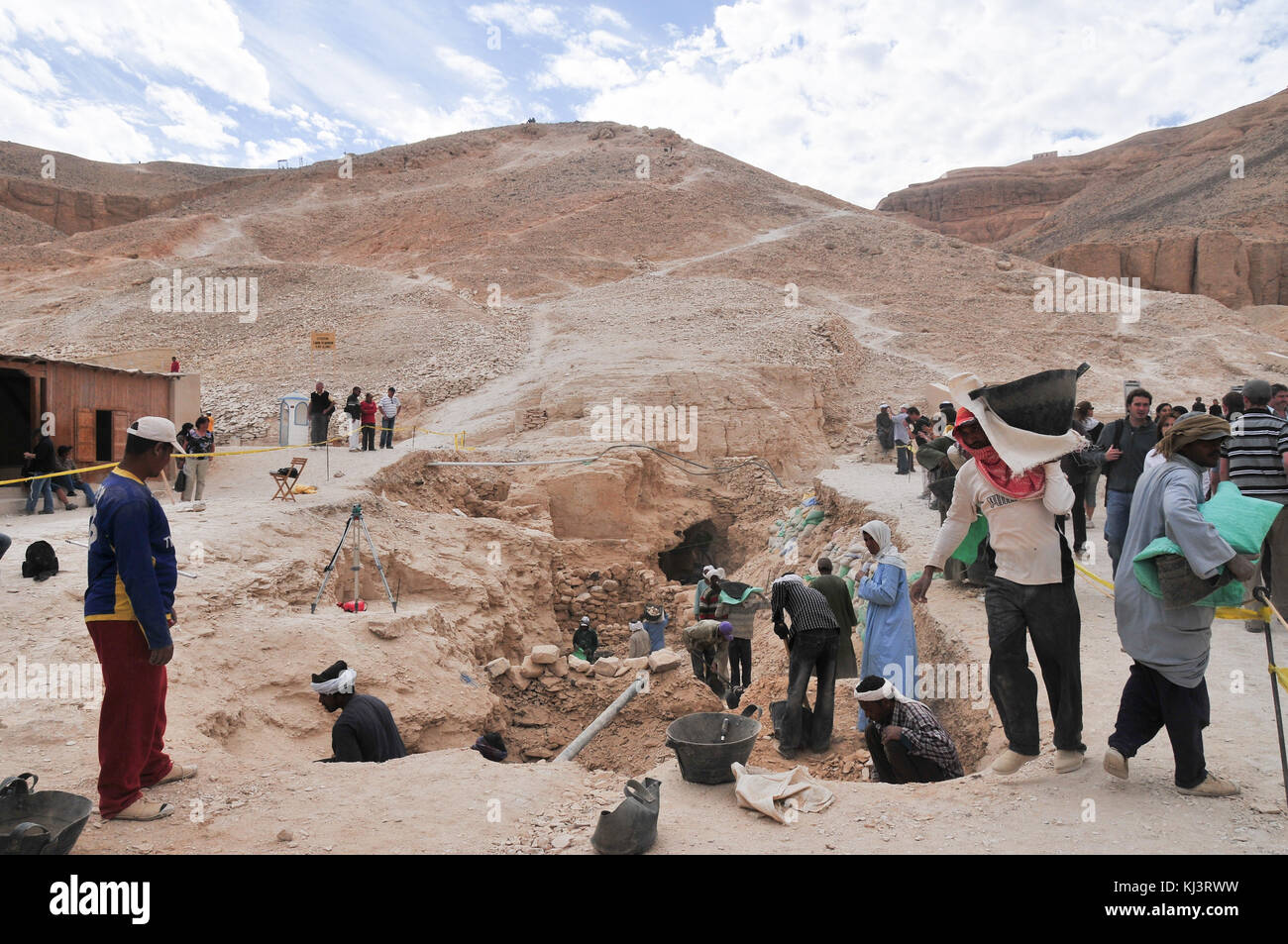 VALLEY OF THE KINGS, EGYPT - DECEMBER 31, 2008: Archeological Dig in ...