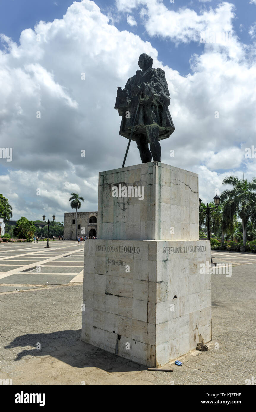 Statue of Nicolas de Ovando in Plaza Espana and Alcazar de Colon in ...