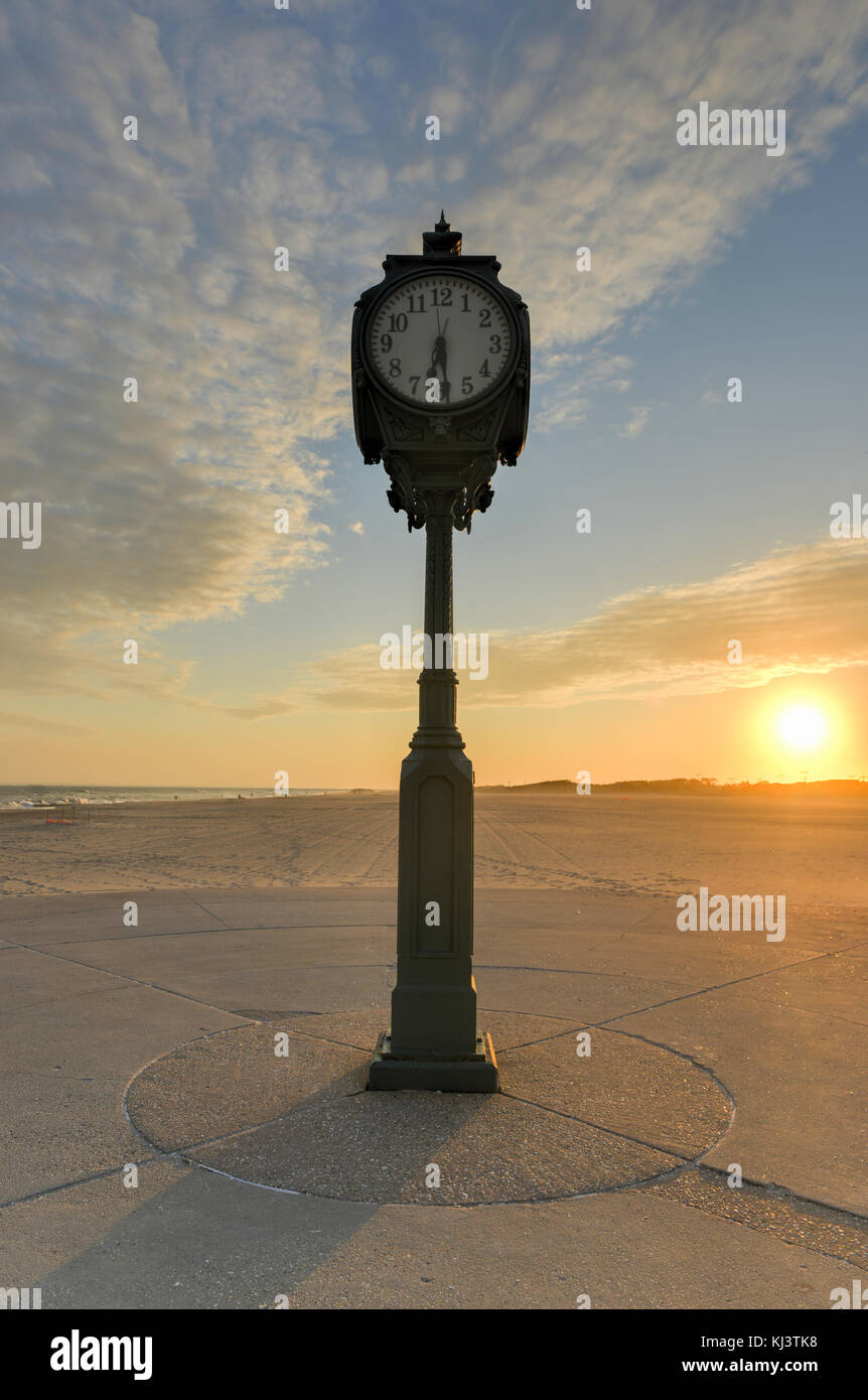 Rockaway beach boardwalk hi-res stock photography and images - Alamy