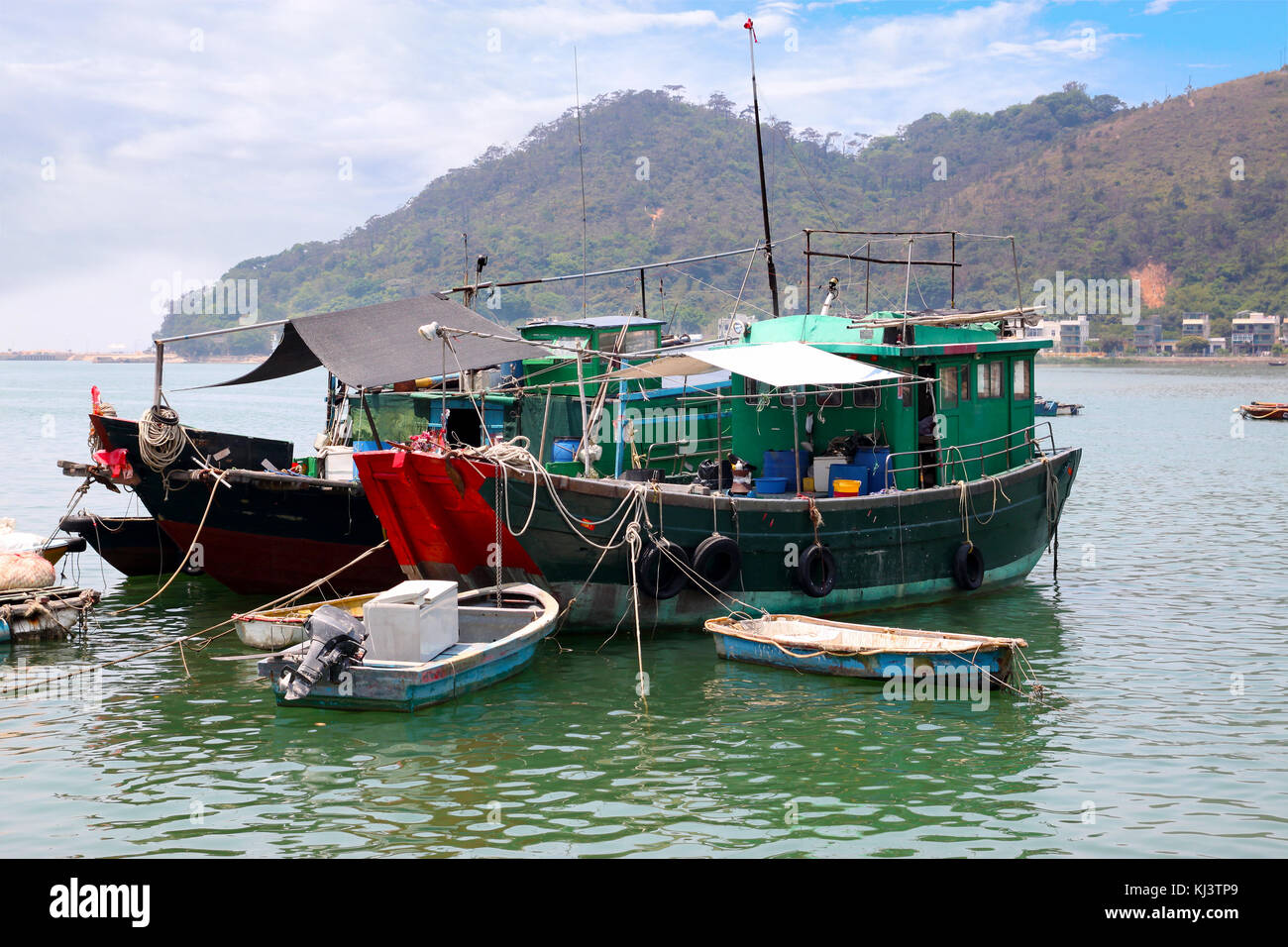 Chinese fishing boats at sea hi-res stock photography and images - Alamy