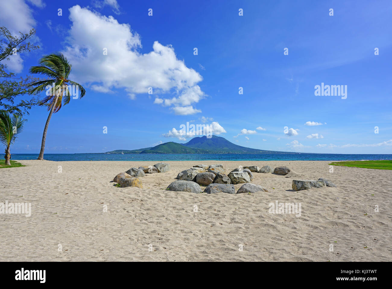 Nevis peak volcano hi-res stock photography and images - Alamy