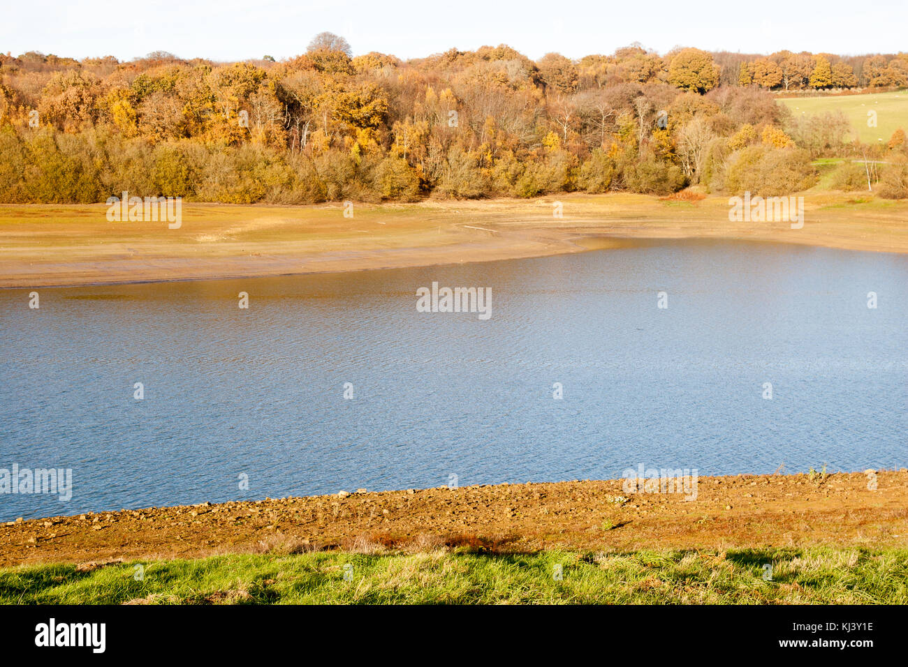 Bewl Water reservoir low capacity level Stock Photo - Alamy