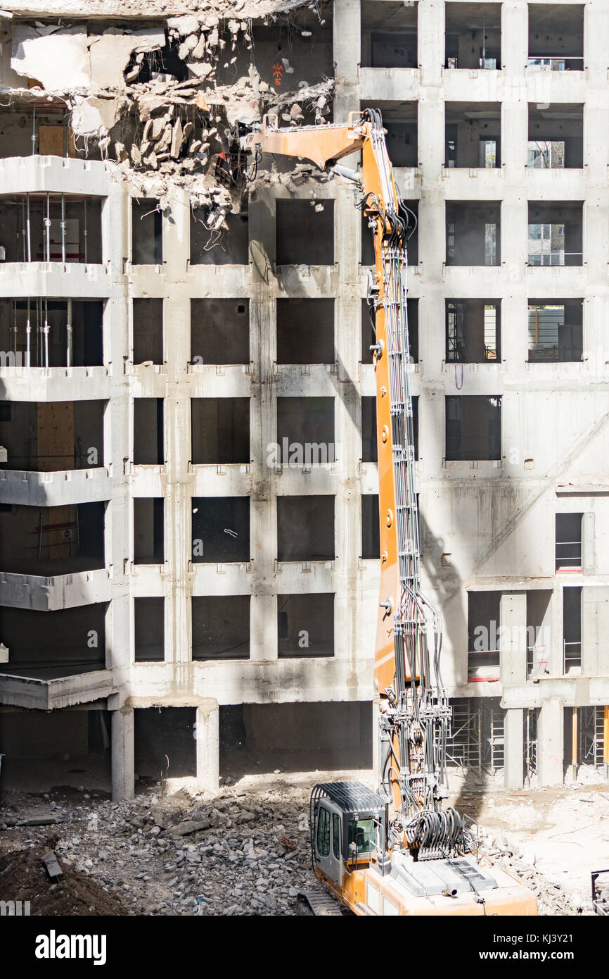 Demolition site of a building Stock Photo - Alamy