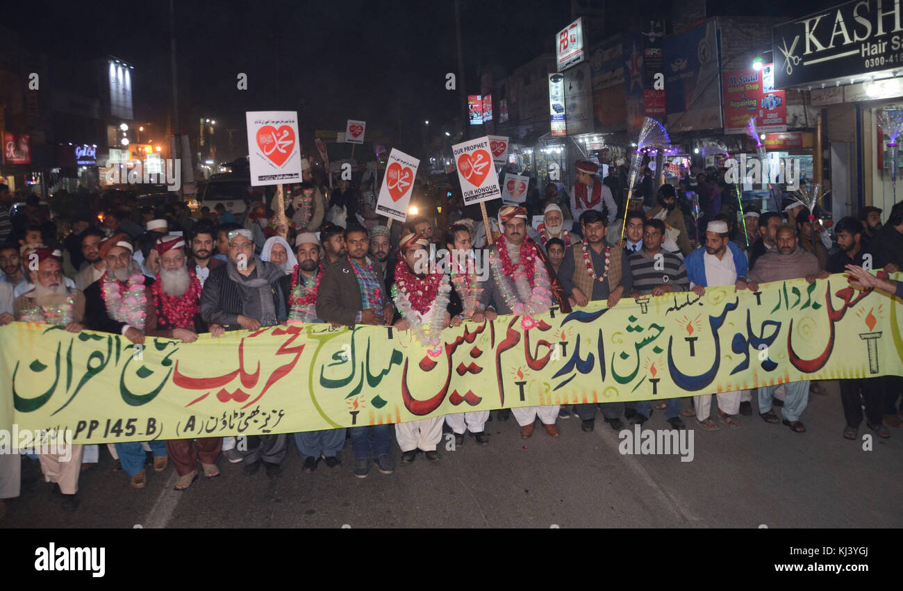 Lahore, Pakistan. 21st Nov, 2017. Pakistani people from a religious ...