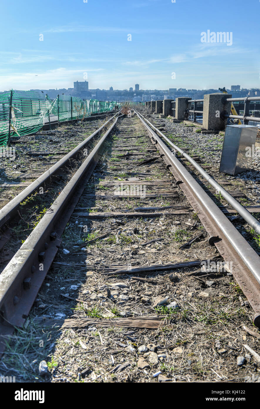 Tracks along New York City Highline, Phase 3 along midtown in the ...