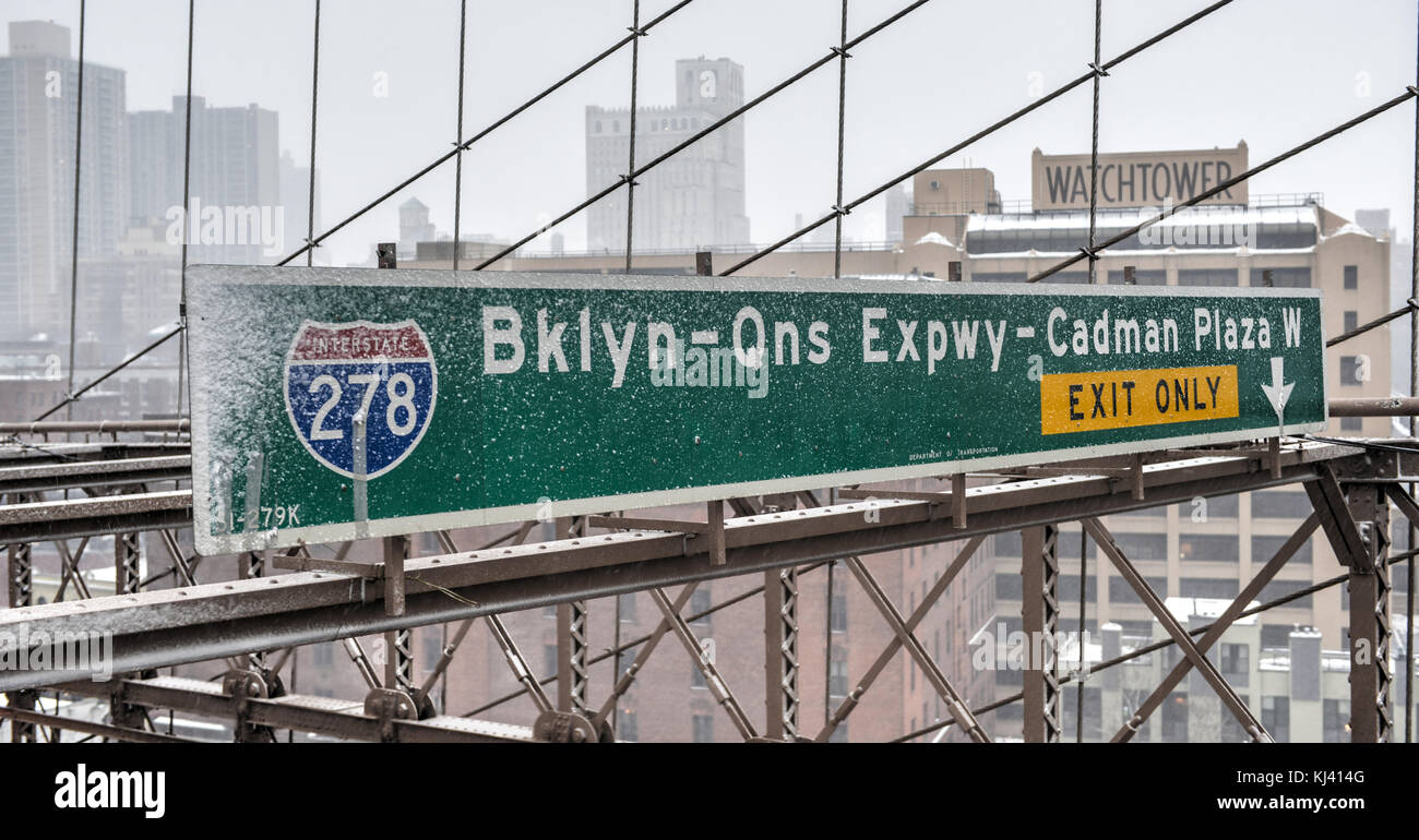 Brooklyn Queens Expressway (I278) Exit Sign on the Brooklyn Bridge ...