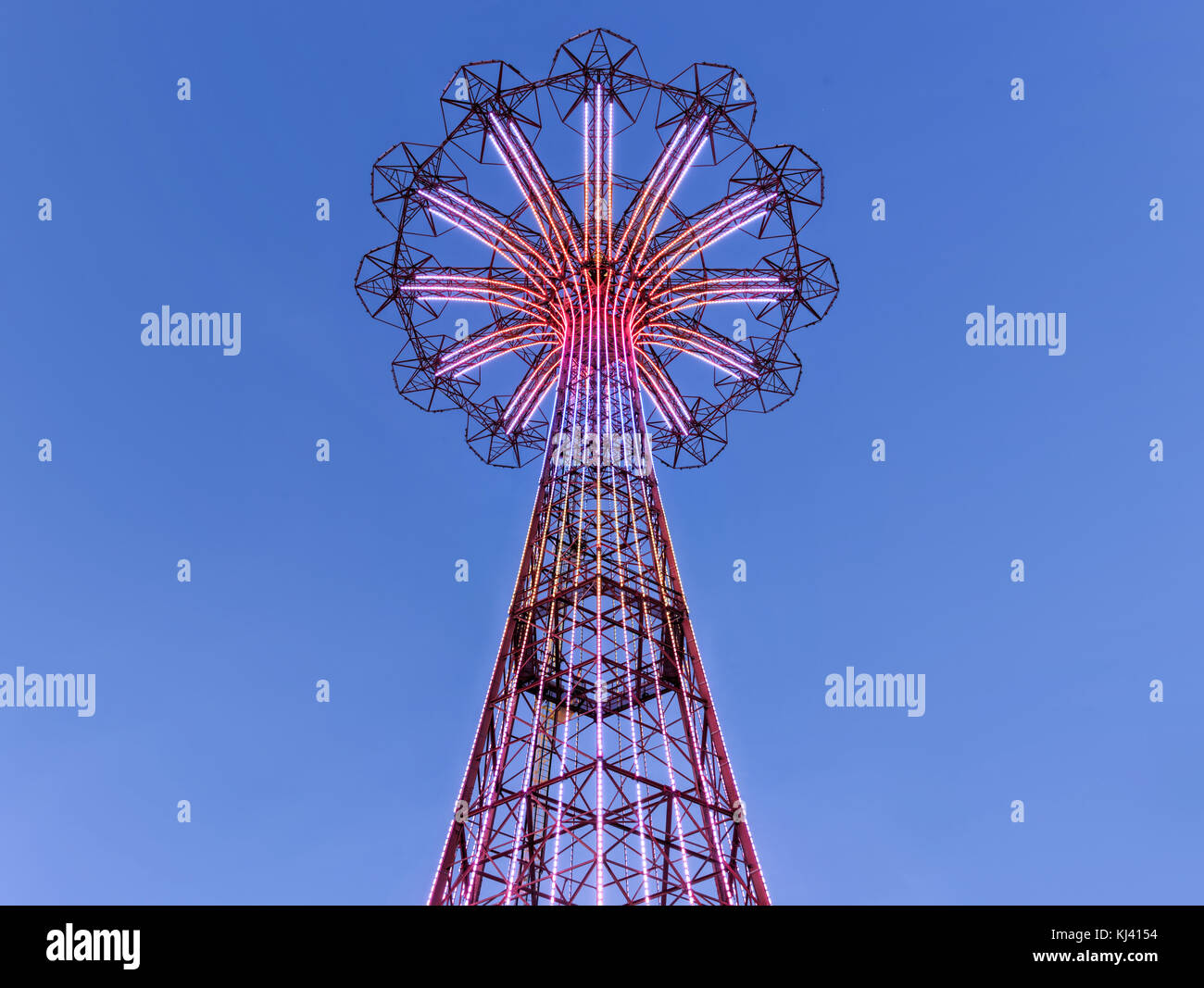 Amusement tower parachute hi-res stock photography and images - Alamy