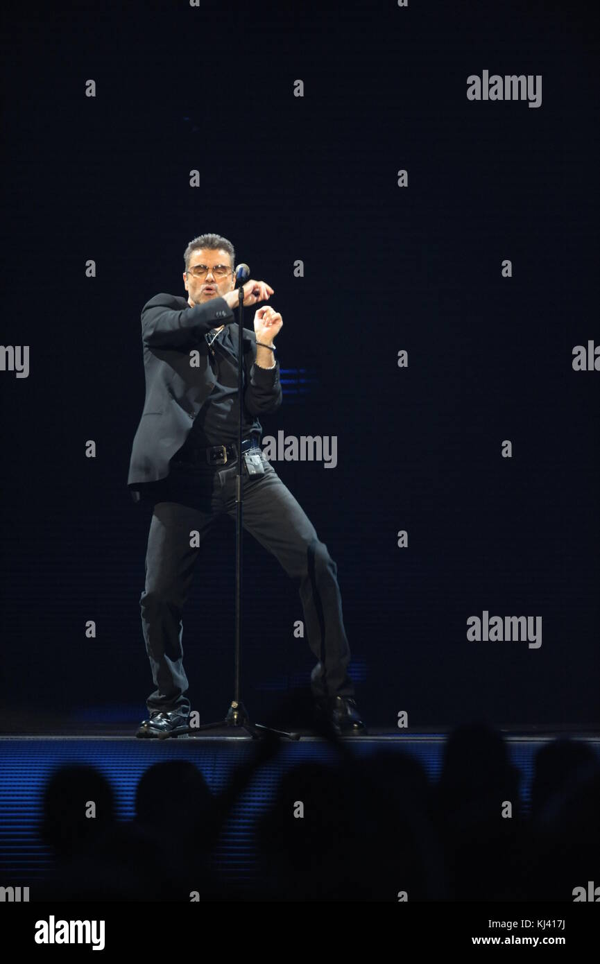 SUNRISE - FL - AUGUST 03, 2008: Singer George Michael performs ( while ...
