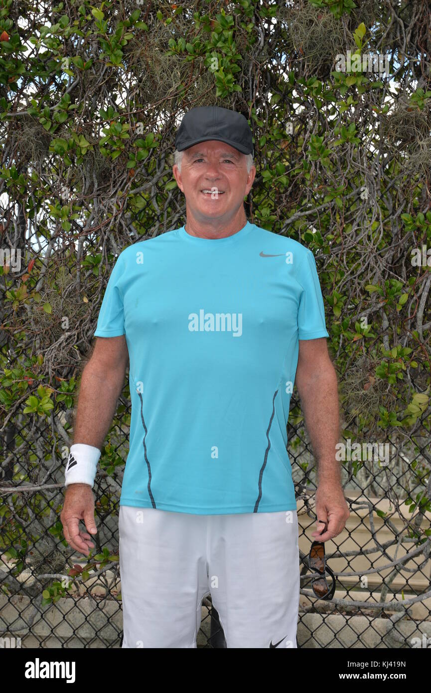 BOCA RATON, FL - NOVEMBER 18: Alan Thicke playing Tennis at The Boca ...