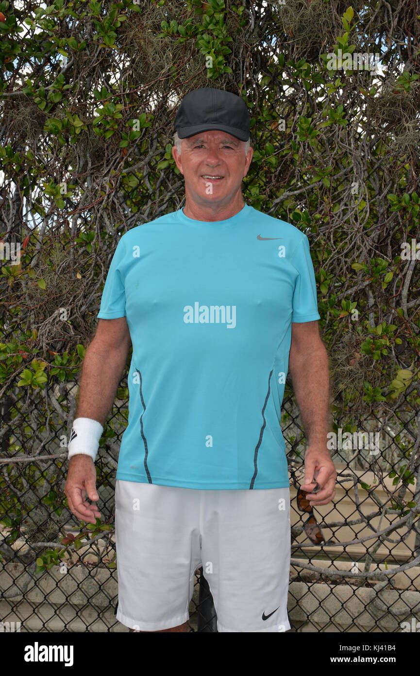 BOCA RATON, FL - NOVEMBER 18: Alan Thicke playing Tennis at The Boca ...