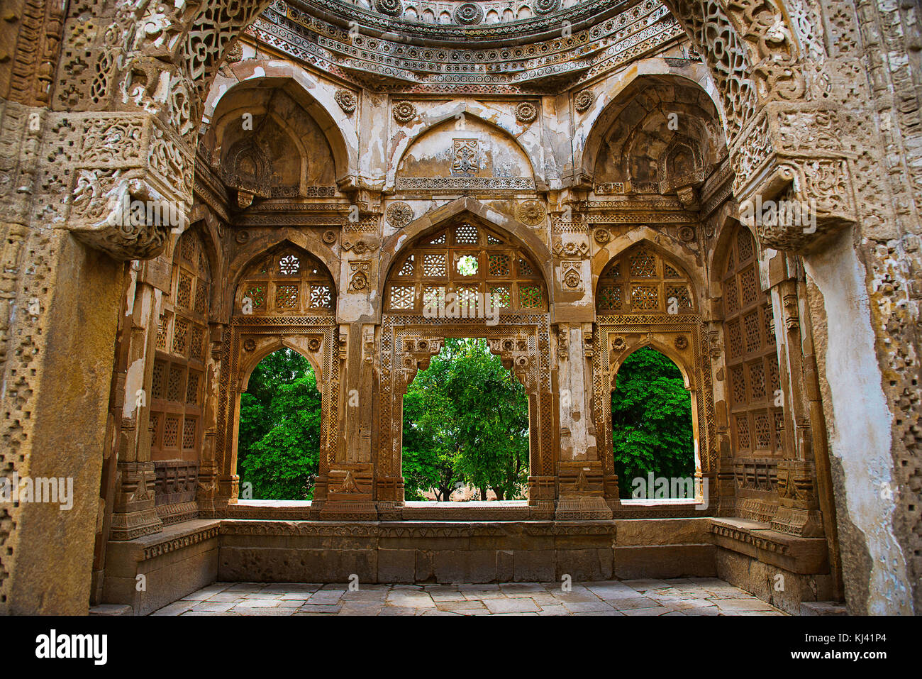 Wall carved mosque design hi-res stock photography and images - Alamy
