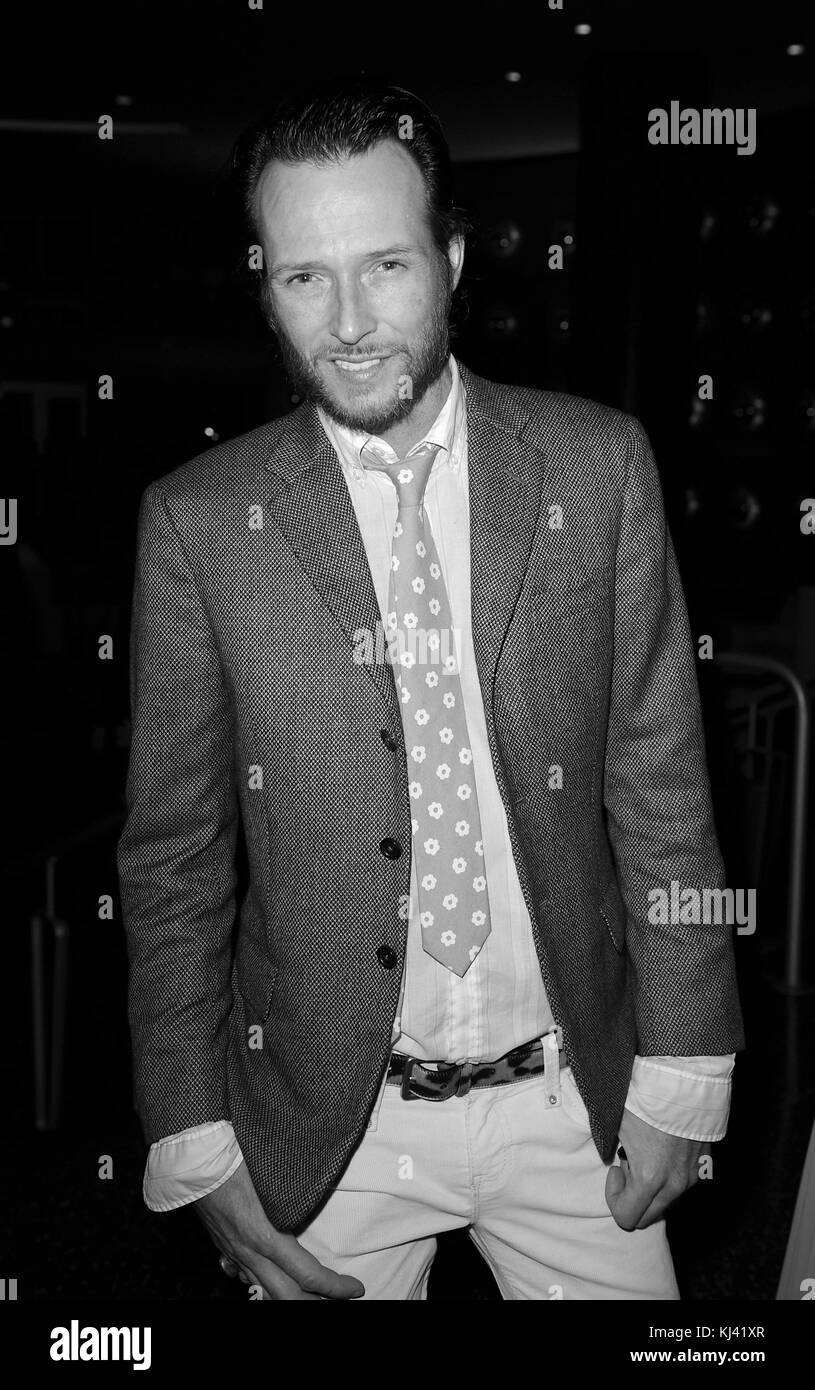 MIAMI BEACH, FL - JANUARY 19: Velvet Revolver and Stone Temple Pilots ...