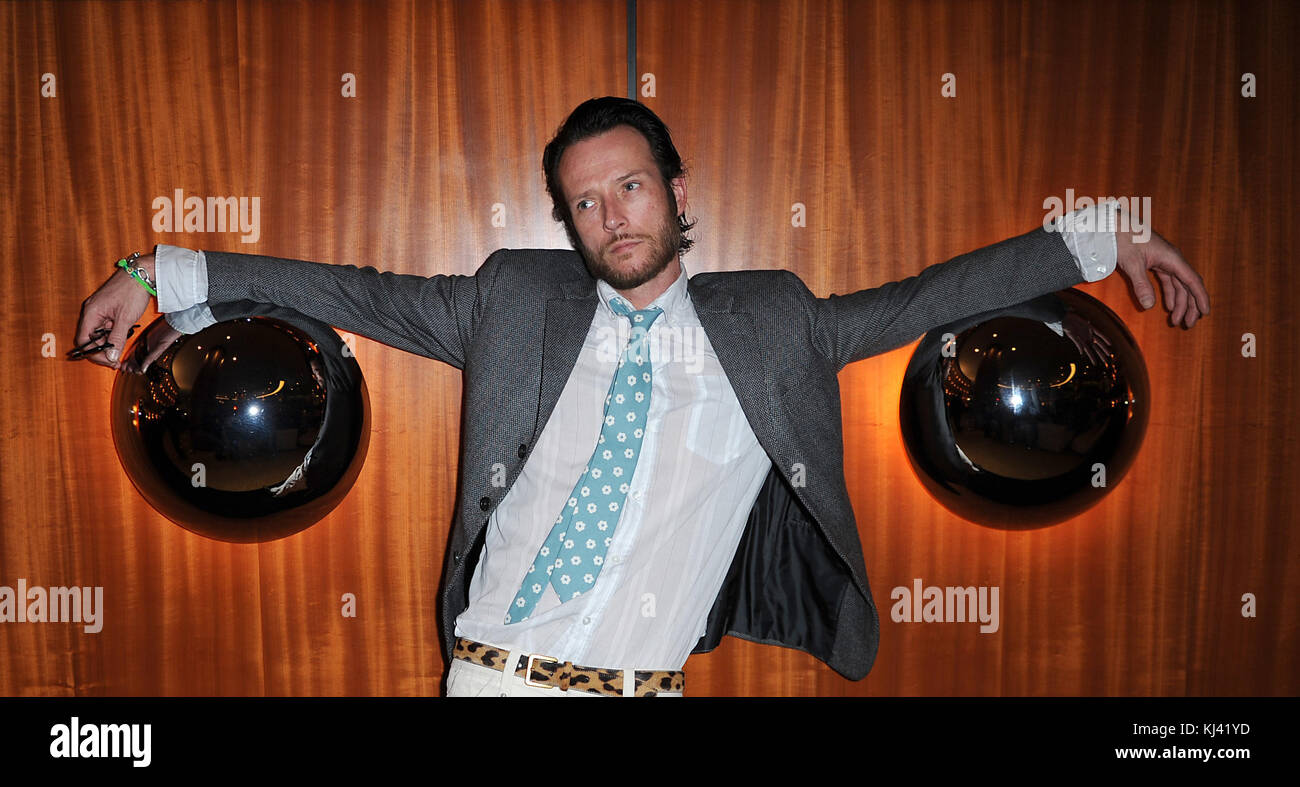 MIAMI BEACH, FL - JANUARY 19: Velvet Revolver and Stone Temple Pilots ...