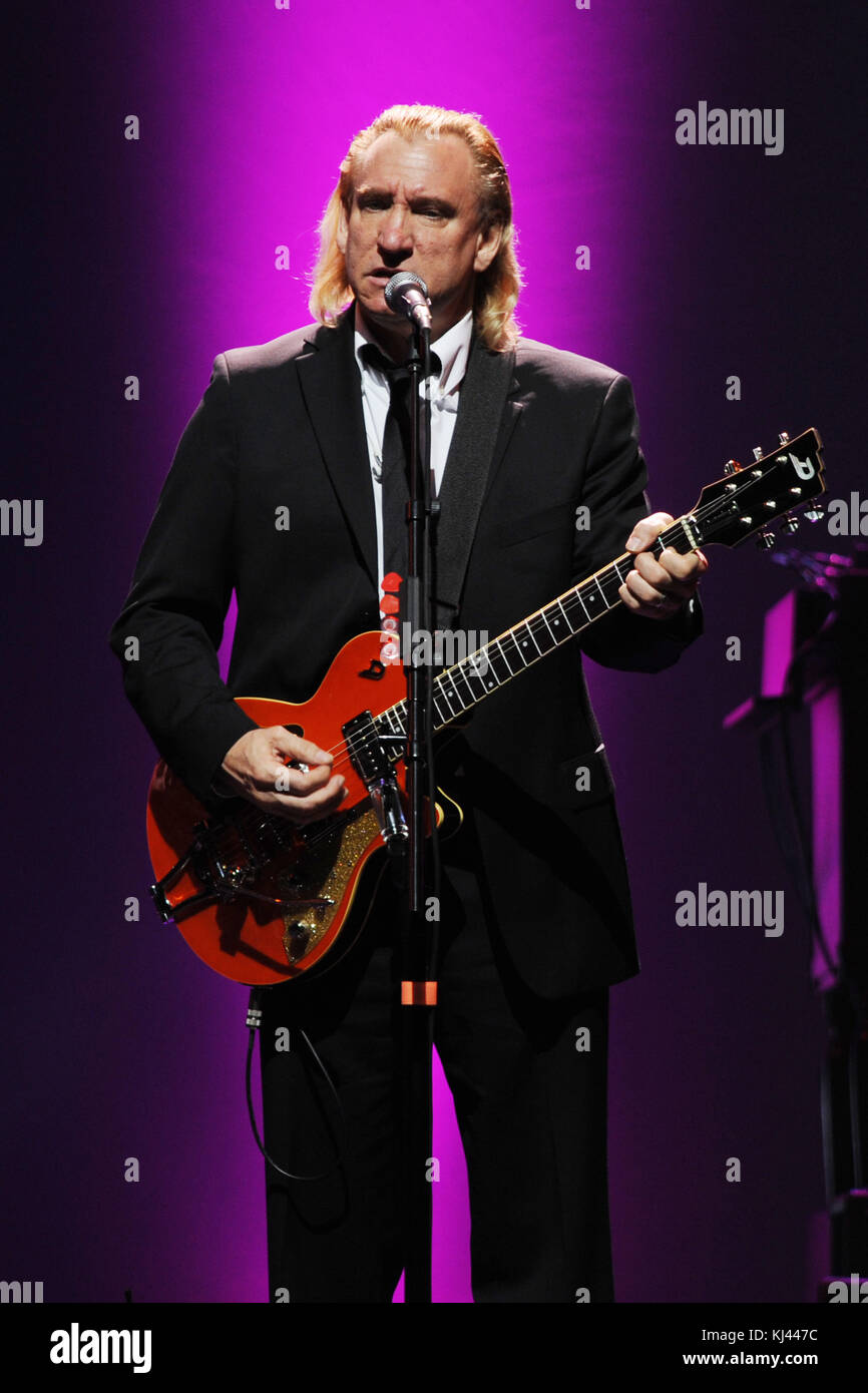 Joe walsh rock band eagles hi-res stock photography and images - Alamy