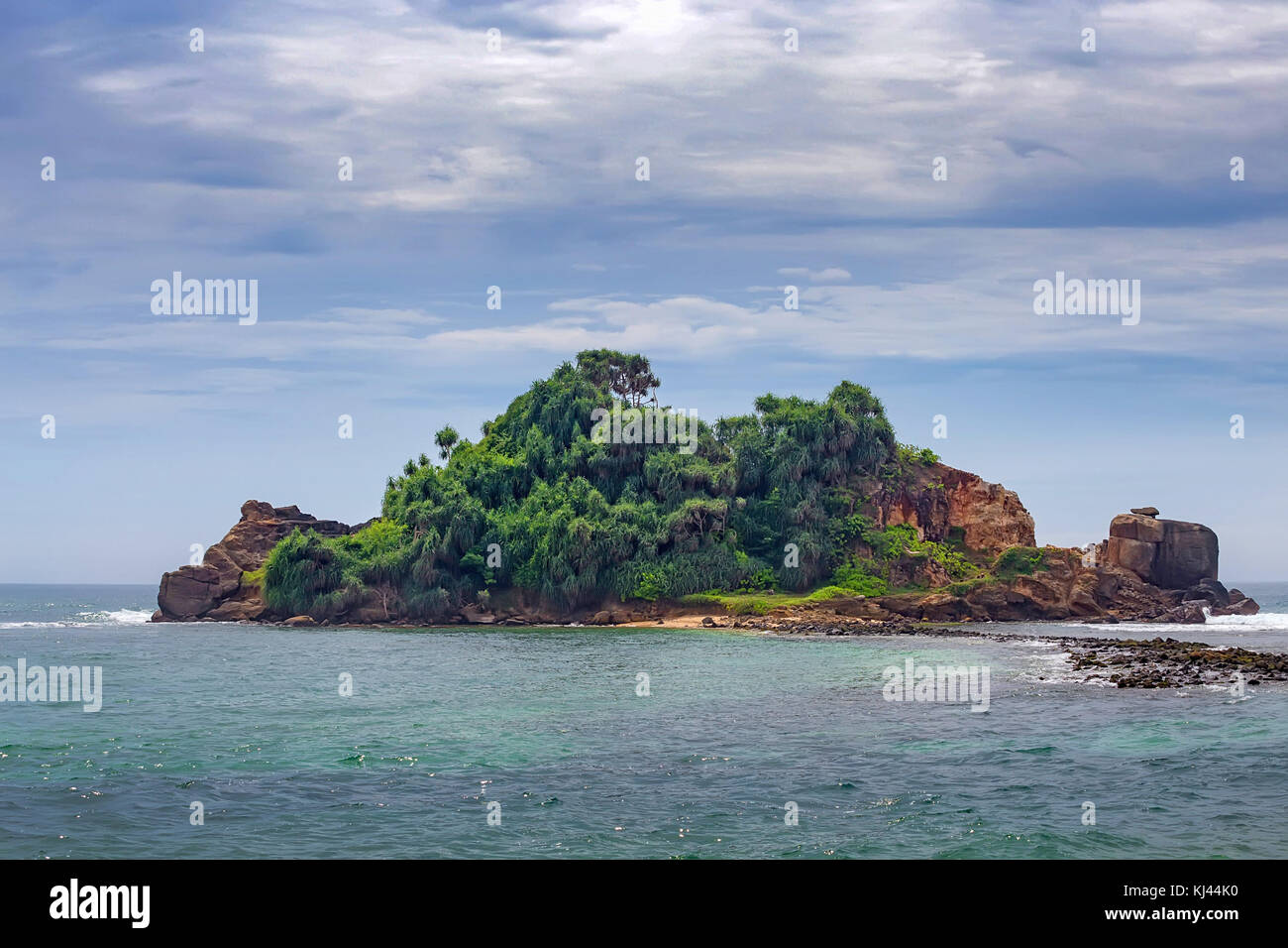 Small tropical island in the ocean Stock Photo - Alamy