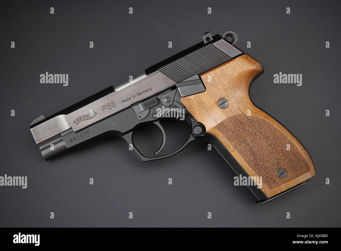 Walther P88 with Nill wood grips (32415095370 Stock Photo - Alamy