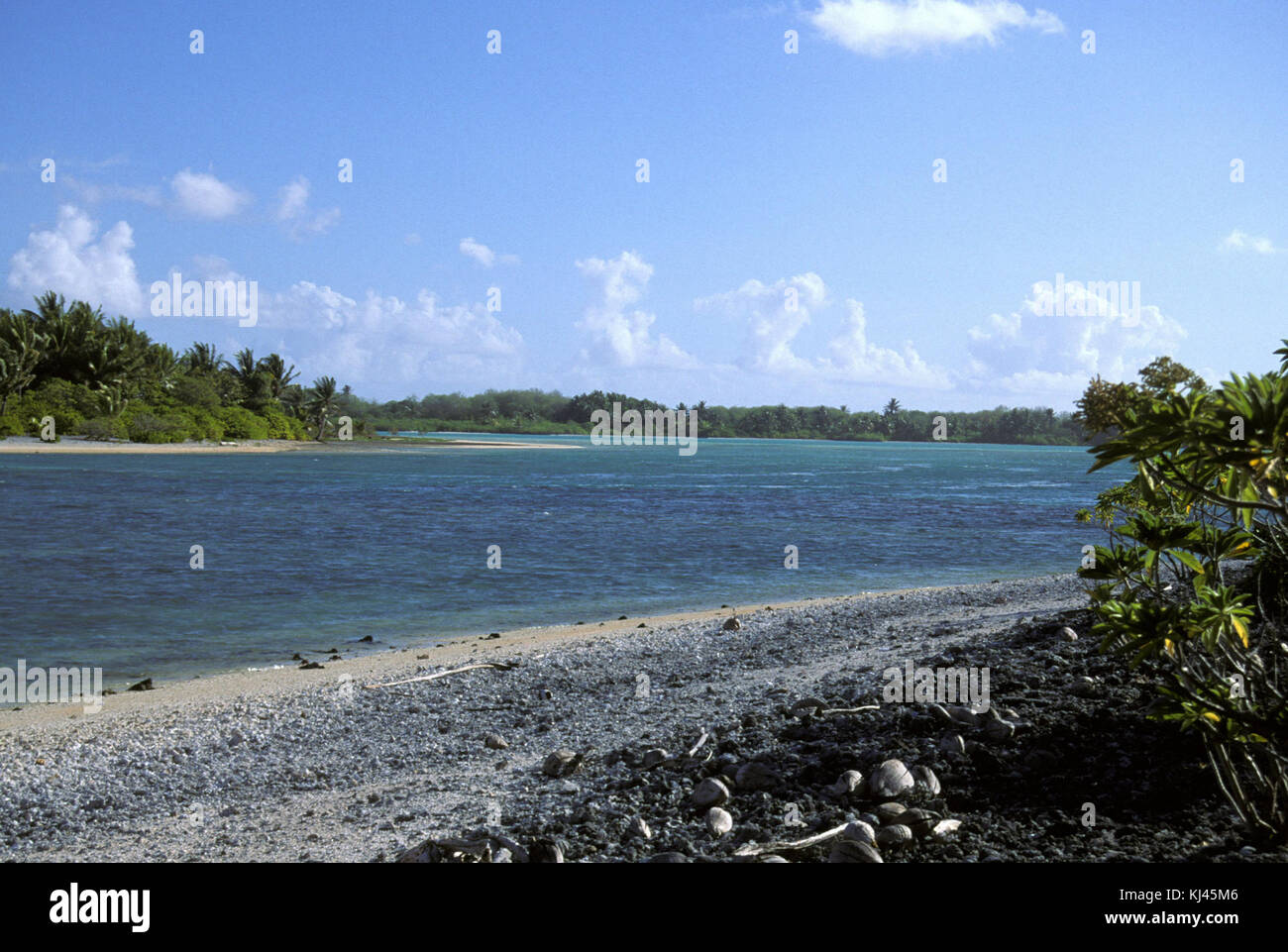 Nikumaroro Lagoon Entrance AKK new Stock Photo - Alamy