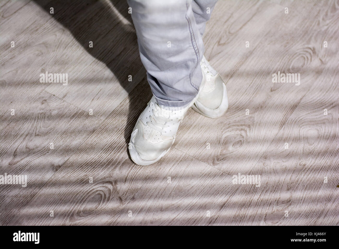 Legs of urban rap dancer Stock Photo - Alamy