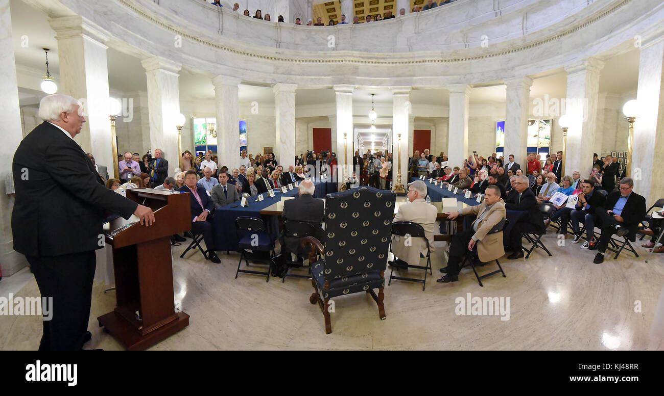 Jim Justice budget veto Panorama1 (33976950786 Stock Photo - Alamy